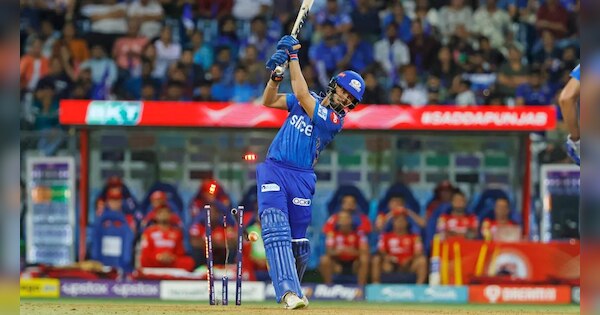 MI vs PBKS IPL 2023 Arshdeep Singh Breaks 2 LED Stumps Cost of Each is Worth 5 IPhone 14 Pro Max ...