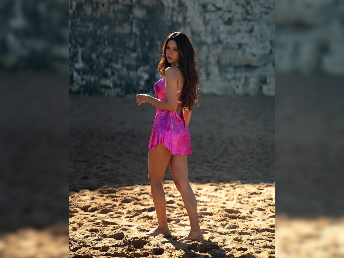 Sonam Bajwa Sexy Bold Backless Dress Punjabi Actress Flaunt Sexy Legs