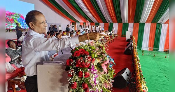 Rameshwar Dudi demand in front of Ashok Gehlot at nokha | रामेश्वर डूडी ने भरे मंच से अशोक गहलोत ...