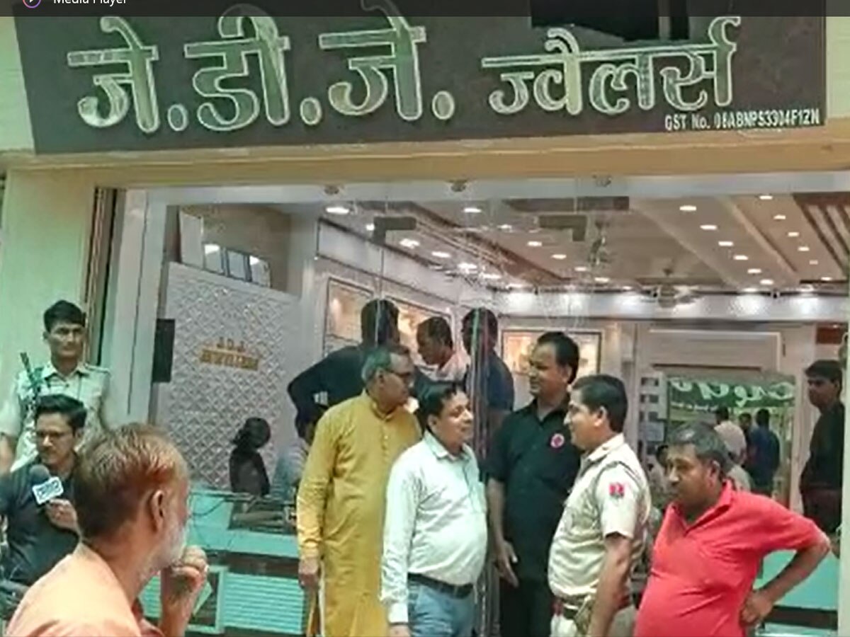 Sujangarh Firing MP Rahul Kaswan reached victim businessman Pawan Soni MLA Manoj Meghwal ...