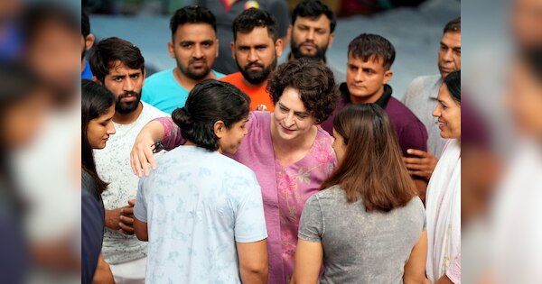 priyanka gandhi meets wrestlers on jantar mantar says why modi ...