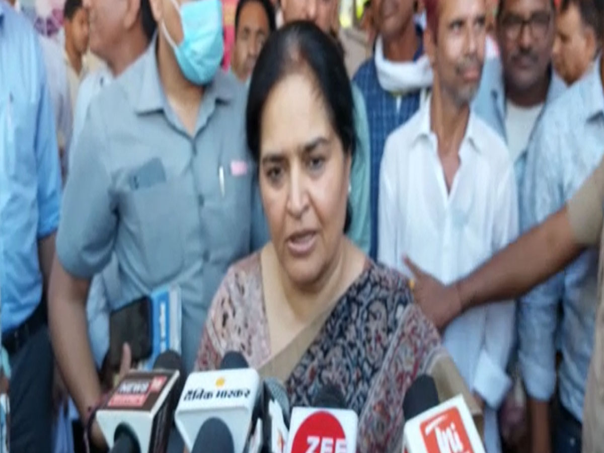 Dausa News Chief Secretary Usha Sharma inspected mahangai rahat camp 1 ...