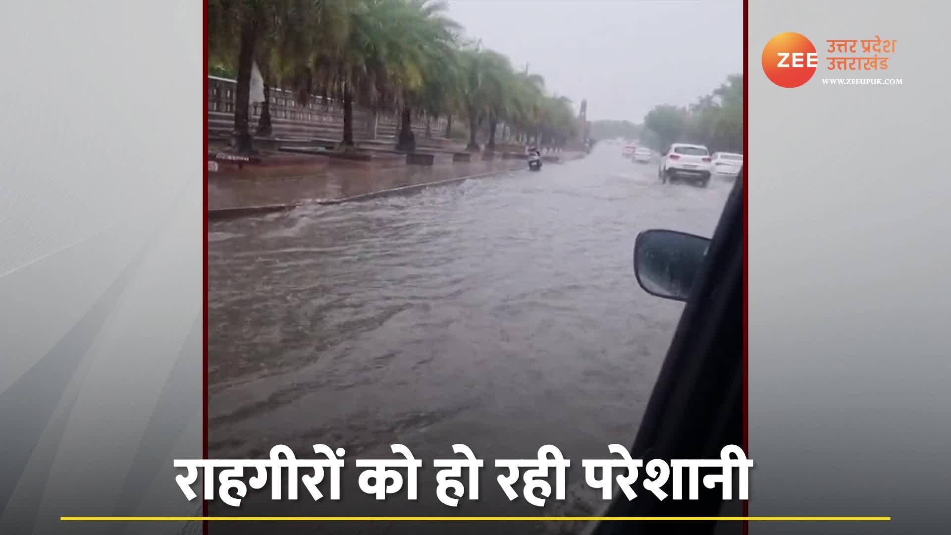 heavy rains in Noida Greater Noida Highway roads filled with rain water ...