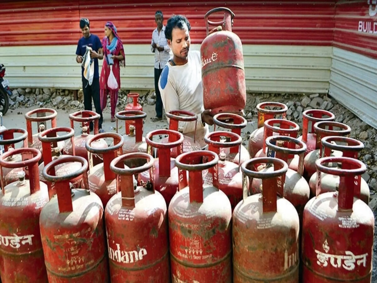 LPG Price Fall Commercial Gas Cylinder Price Down By Rs 171.5 Rupees In 1 May 2023