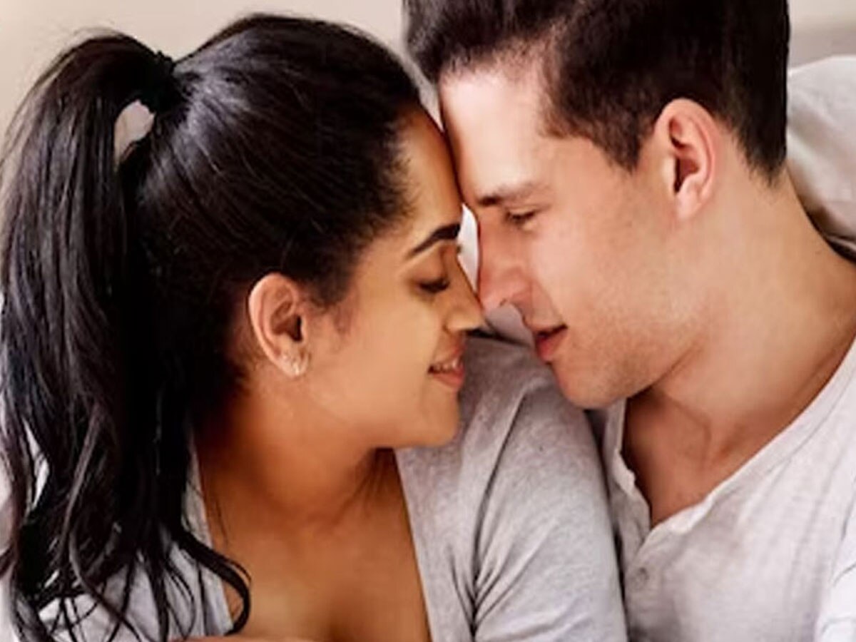 Health News Serious diseases you can get kissing | Health Tips: Kiss ...