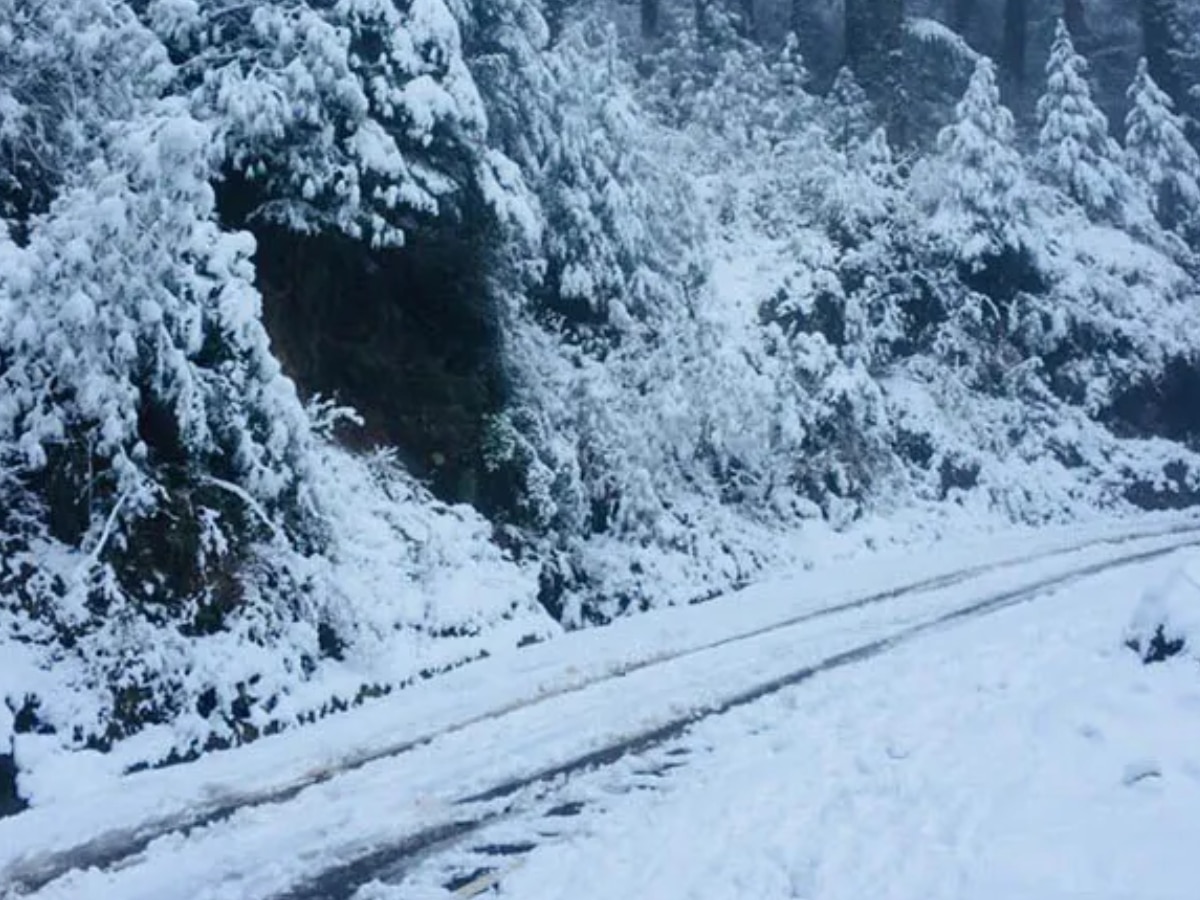 Himachal Weather Update heavy snowfall in rohtang pass and lahul spiti atul tunnel imd alert ...