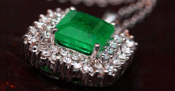 emerald gemstone will bring success in your life it is boon for these ...