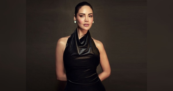 Esha Gupta flaunts curvy figure in black skin fit outfit latest look ...