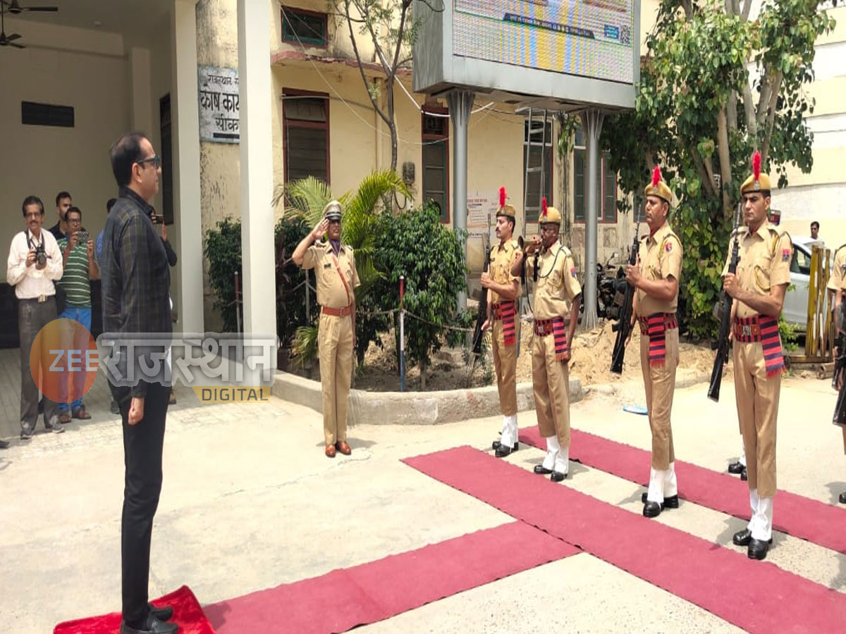 Inspector General of Police Sandeep Singh Chauhan came on a one day visit to Sikar took a ...