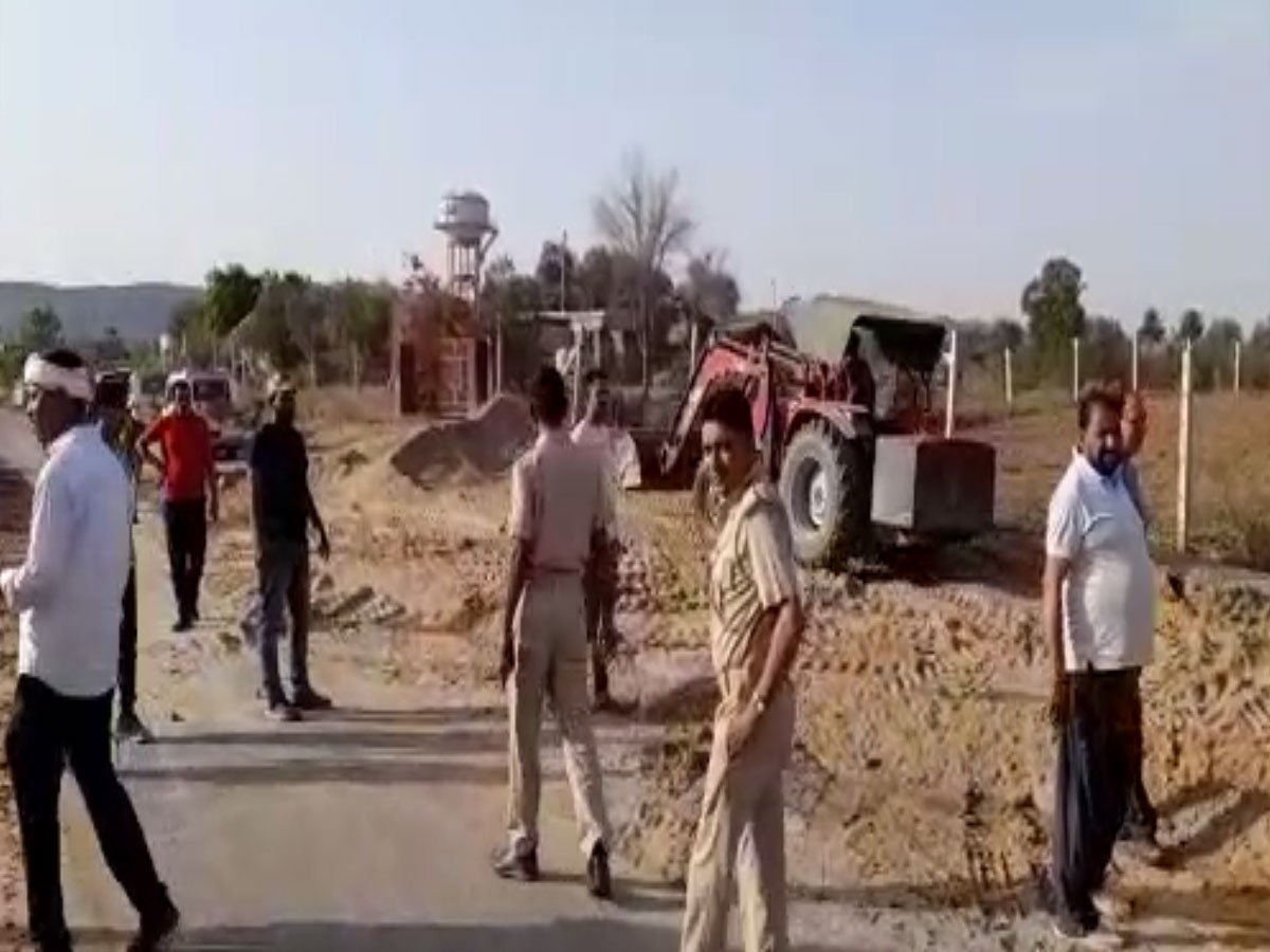 Bamnawas Sawai Madhopur News Raid on illegal gravel transport 1 dumper ...