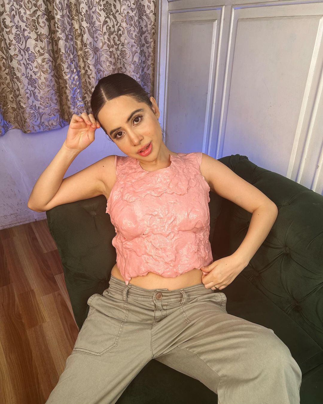 Urfi Javed Hide Body private part with Food kiwi tumbler glass Chewing ...