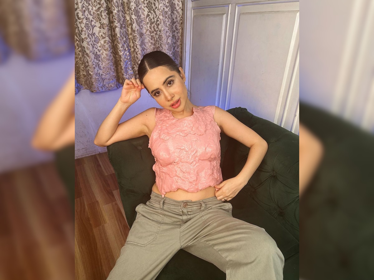 Urfi Javed Hide Body private part with Food kiwi tumbler glass Chewing ...