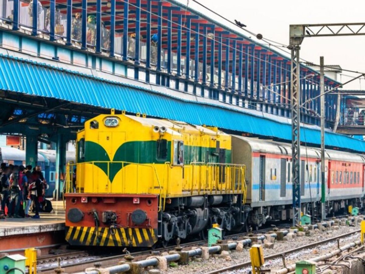 IRCTC Highest Platform on Howrah Railway Station know its quality ...