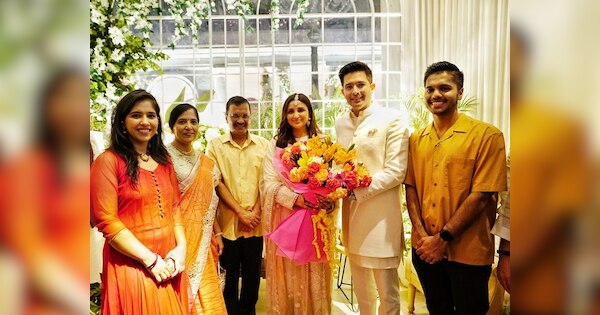 Delhi CM Arvind Kejriwal arrives with family at Raghav Chadha Parineeti ...