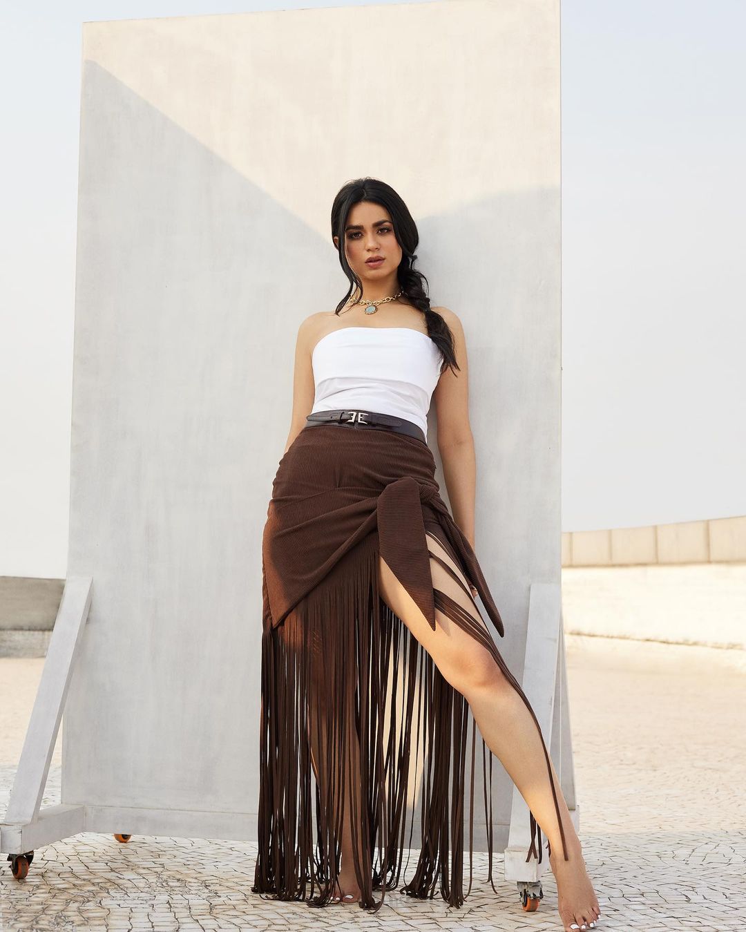 Soundarya Sharma shares photo in black dress flaunts figure front of camera