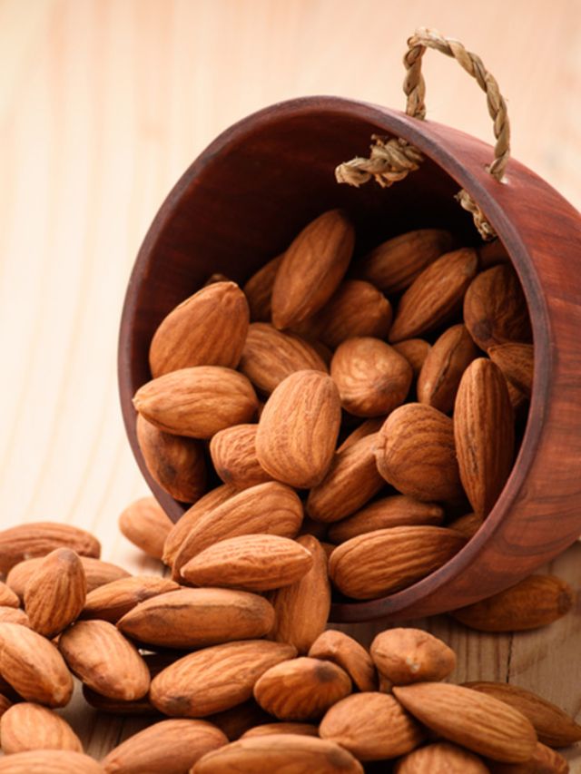 Benefits of eating almonds how many should be eaten in a day know right ...