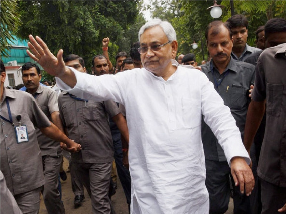 Bihar CM Nitish Kumar Security Breach Case Notice To 5 Police Officers ...