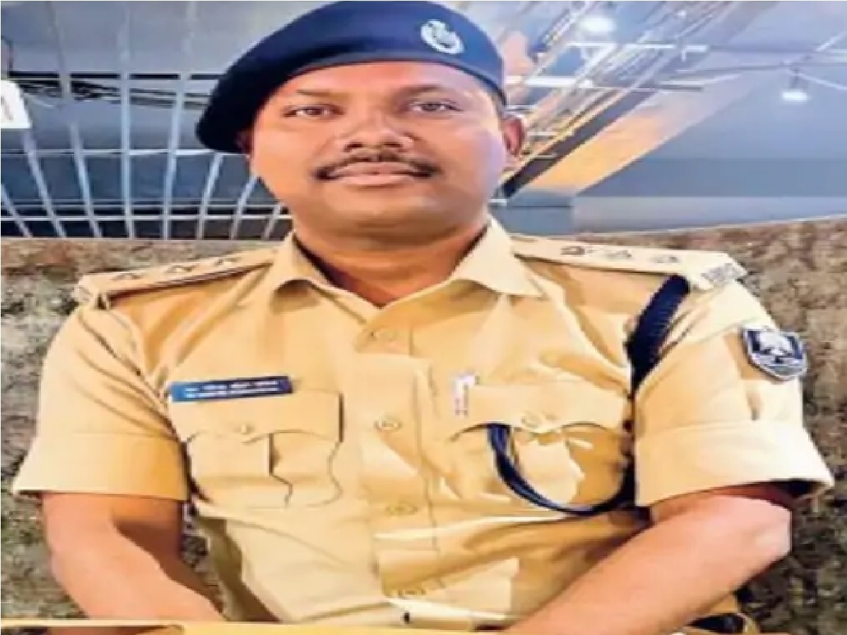 Begusarai Teghra DSP became a doctor and his car made ambulance for electrician know what is ...