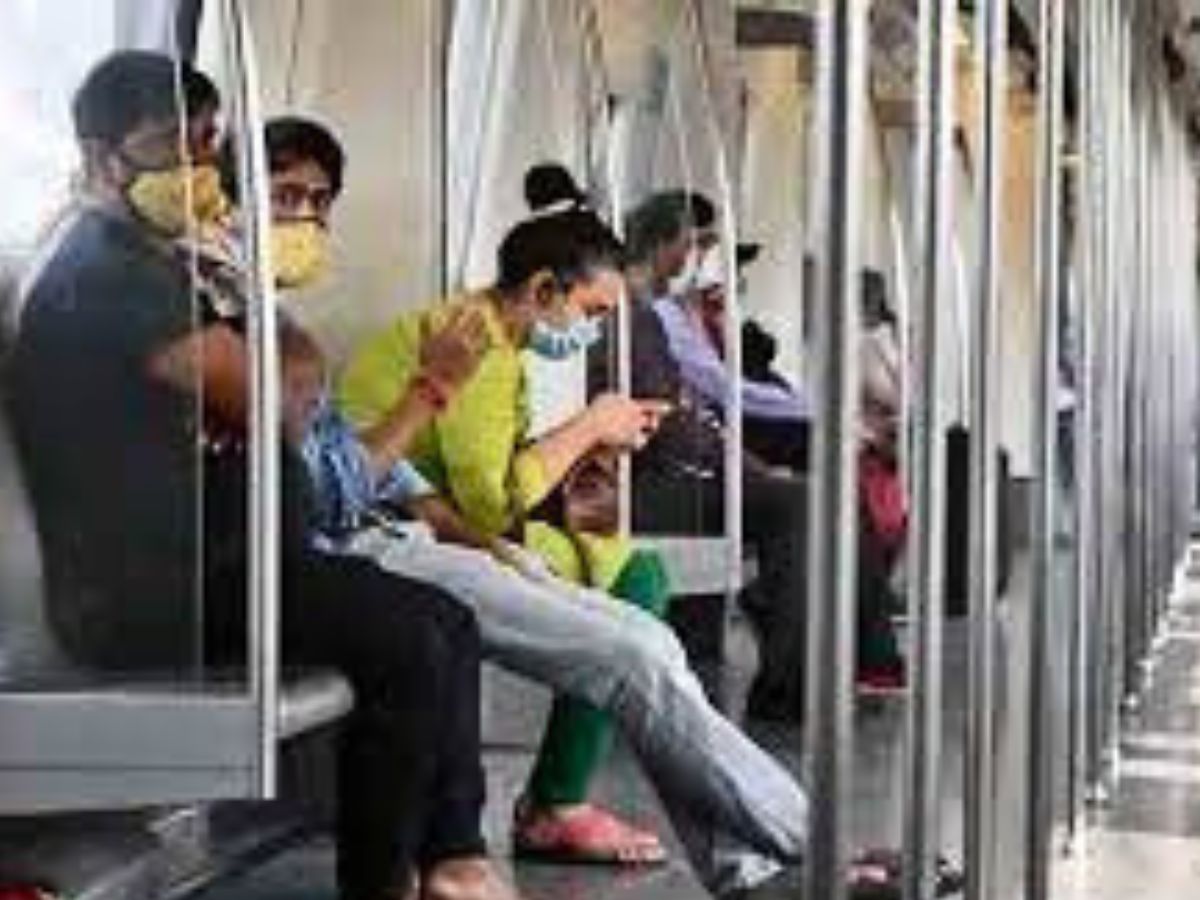 dmrc employees IN PRIVATE UNIFORM WILL HAVE SRTICT EYE ON VEDIO MAKERS ...