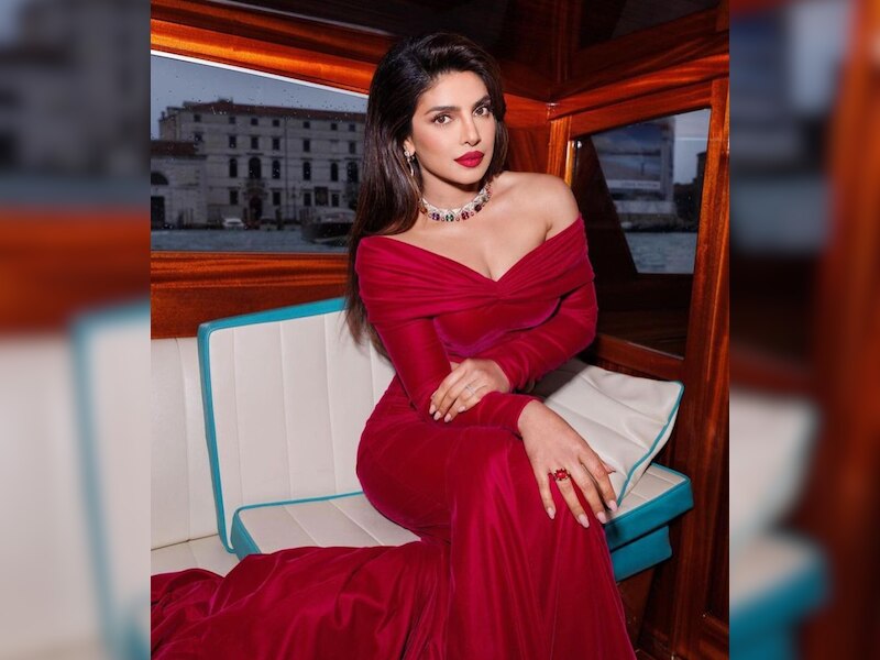 Priyanka Chopra wear pink off shoulder blouse in Bulgari Event flaunt ...