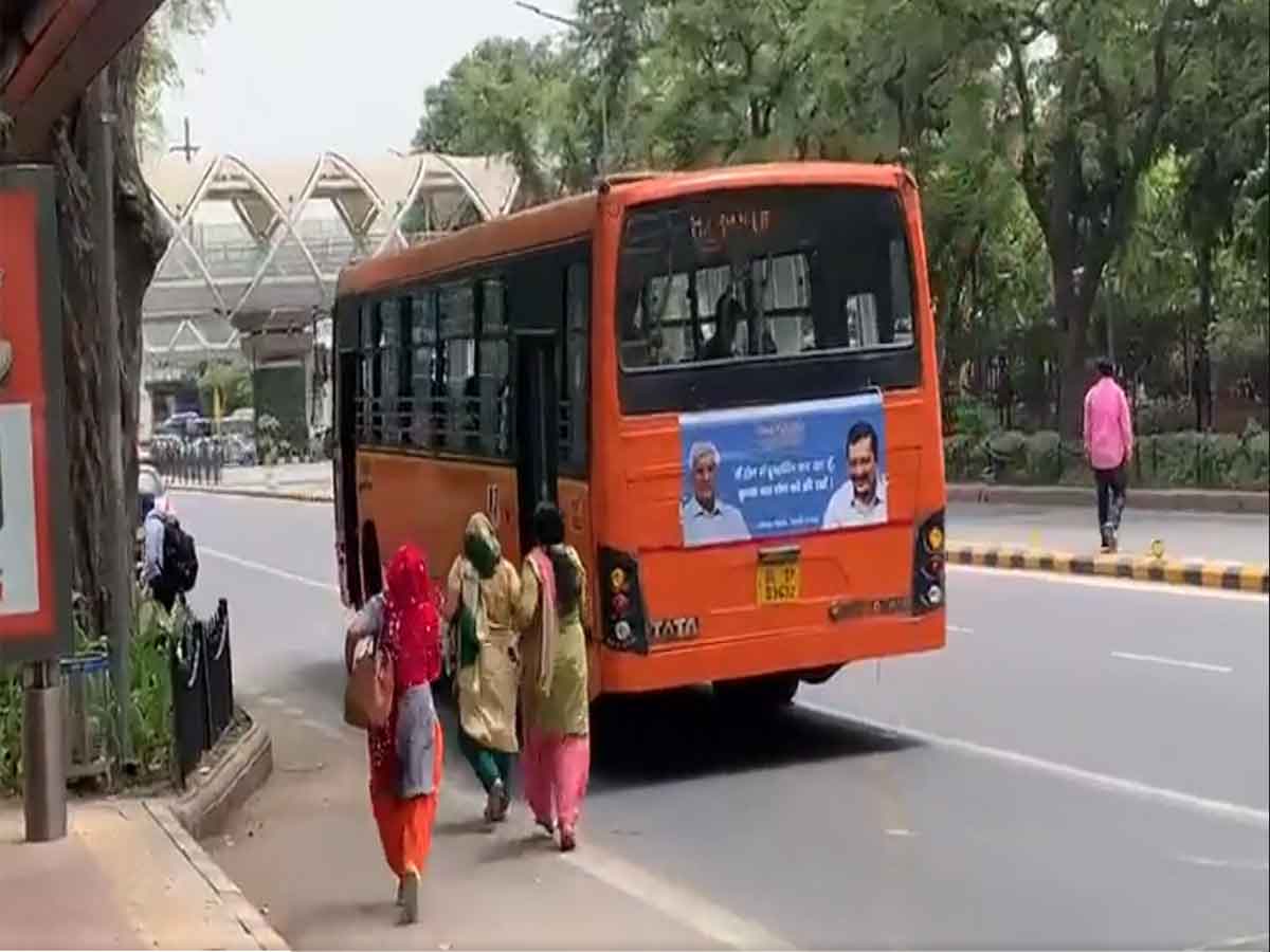 VIDEO CM arvind kejriwal said Not stopping the bus on seeing women ...