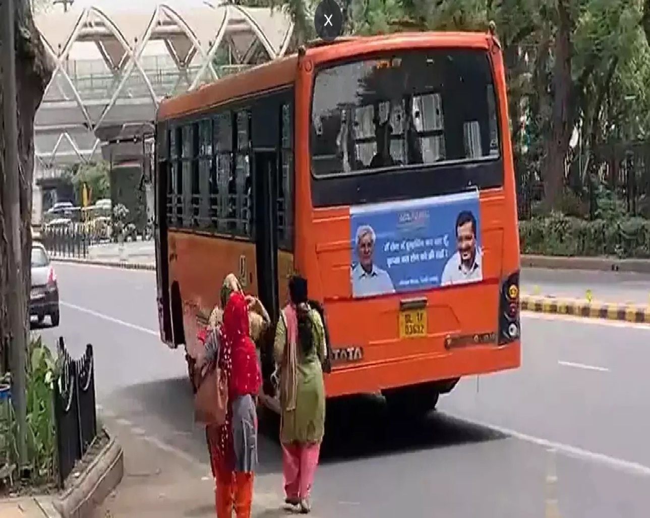 delhi free bus service dtc bus driver viral video cm kejriwal action ...