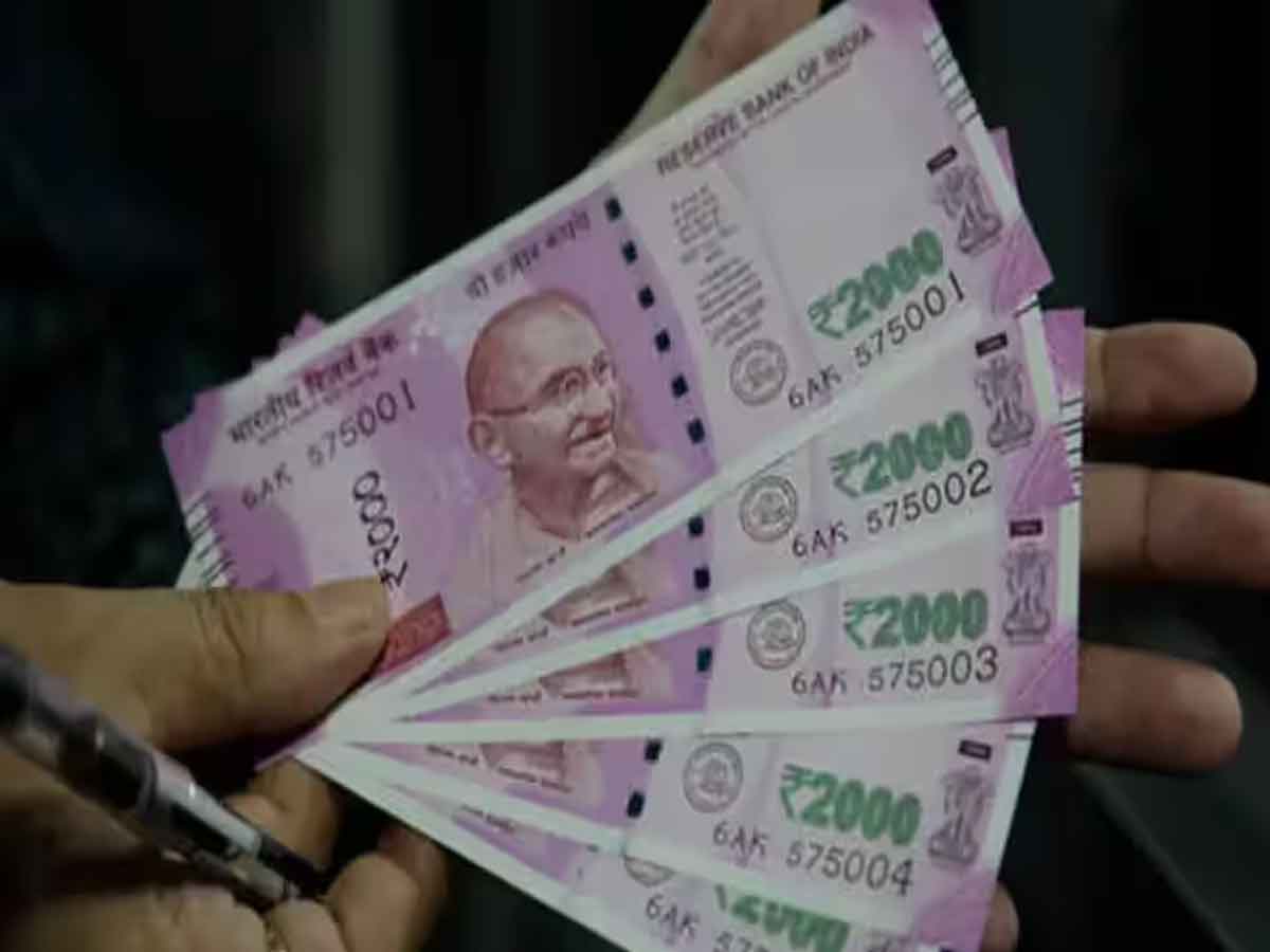 people are reaching the markets of Delhi with 2000 notes After the ...