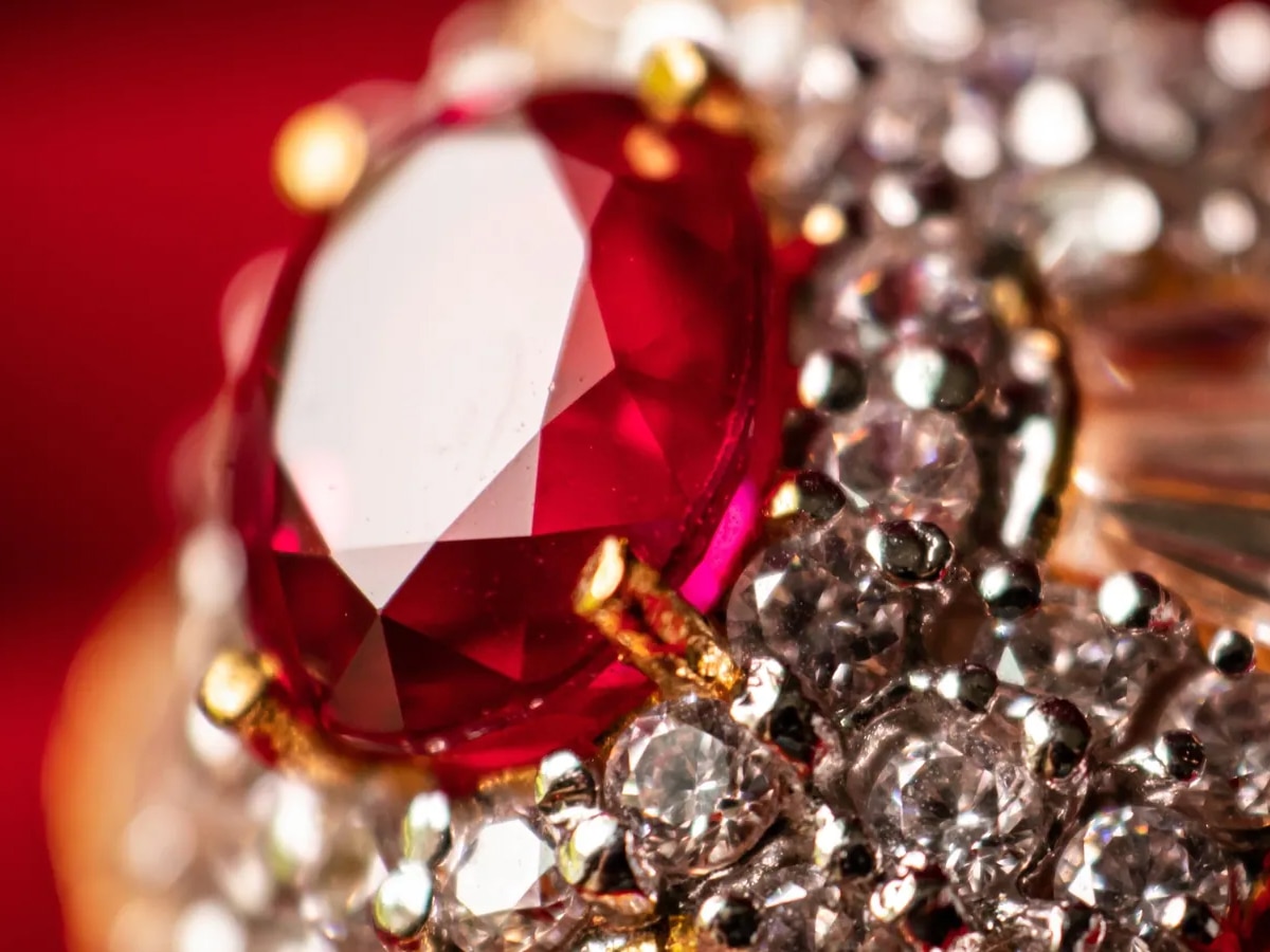 मनचाही सफलता पाने की हर कोशिश हो रही नाकाम? ये चमत्‍कारिक रत्‍न देगा ...