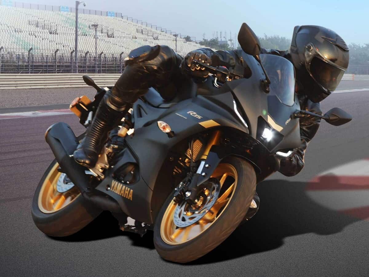 Yamaha R15 V4 Dark Knight Edition Price features and specifications ...