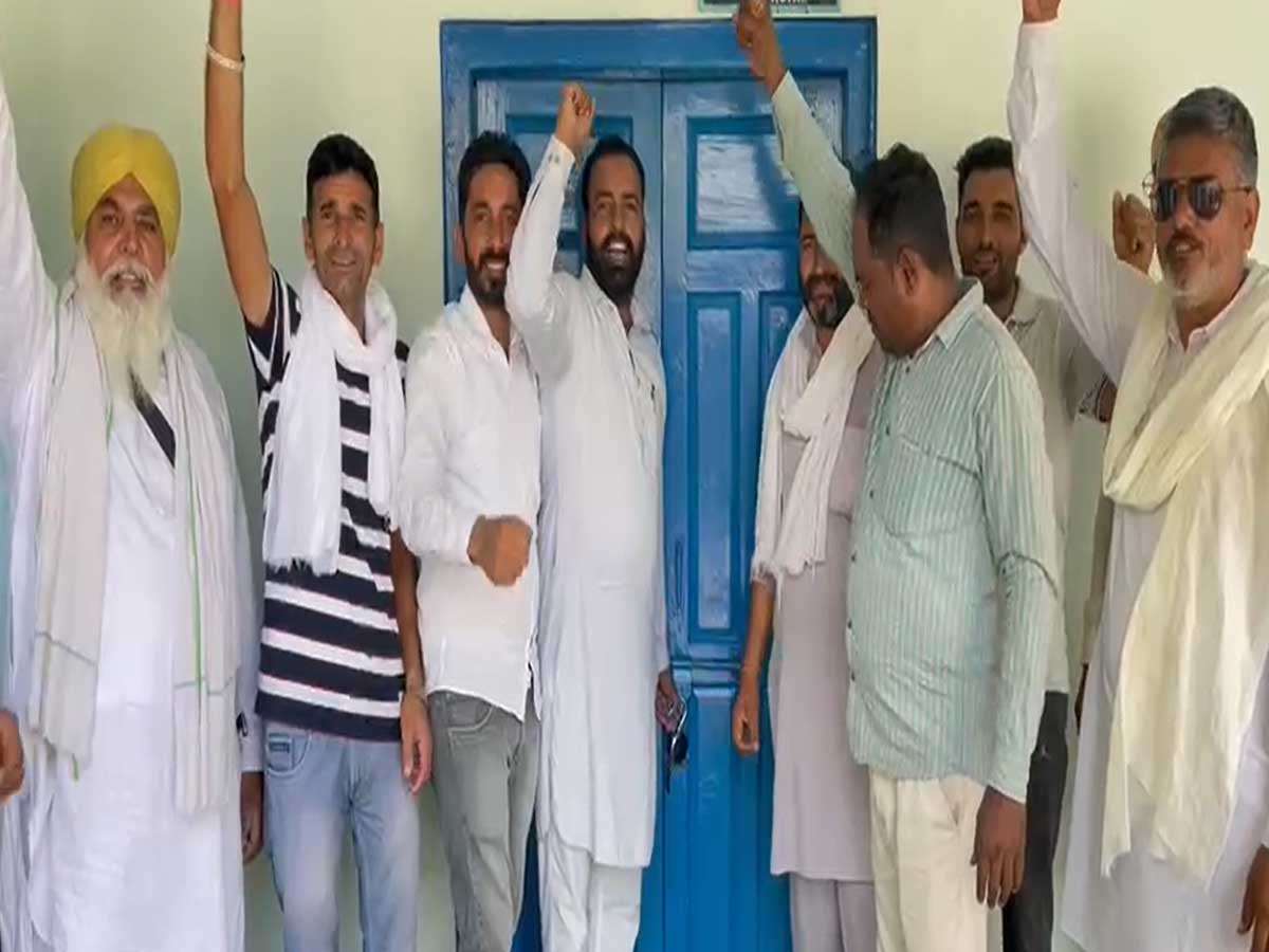 Anupgarh news Angry farmers closed the committee staff in the office ...