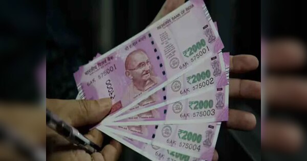 The businessman's son reached the bank with many bundles of 2000 rupee ...