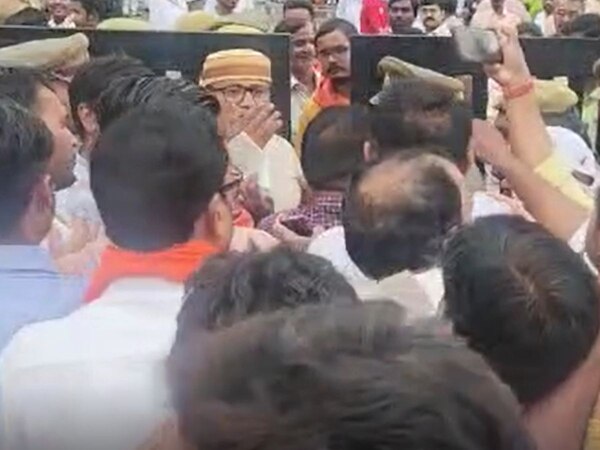 varanasi police could not recognize own newly mayor who came to take ...