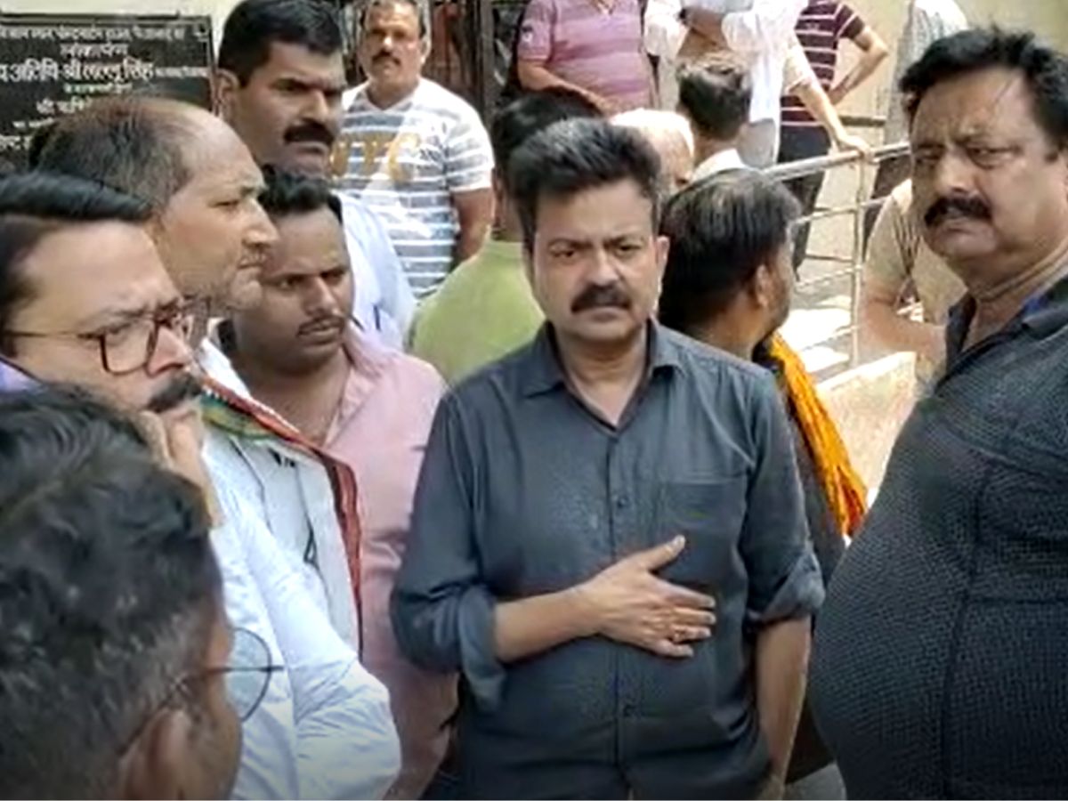 Ayodhya 10th class girl falls from school terrace mysteriously dies ...