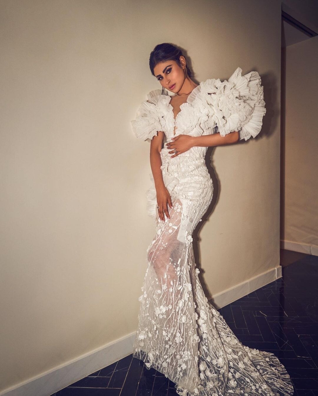 Mouni Roy Shows sexy body in white transparent dress bold mouni IIFA ...