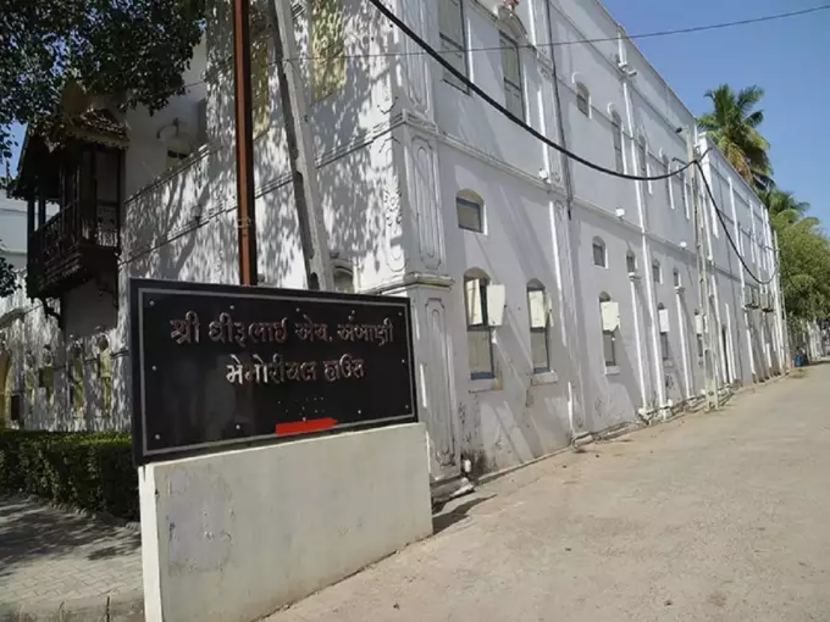 Mukesh ambani ancestral house how richest indian family house looks ...