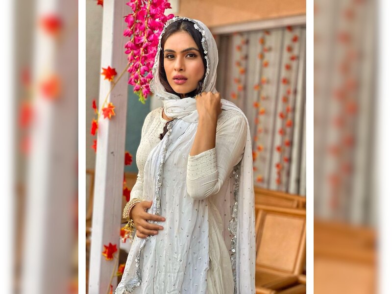 Neha Malik Stunning look in indigenous style | Neha Malik: देशी लुक में ...