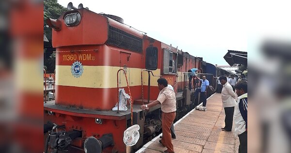 Indian Railways Interesting Facts Why sandbox fit in the engine of the ...