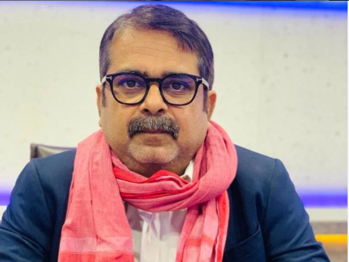 know why does awadh ojha sir always wear this red gamcha and why did he ...