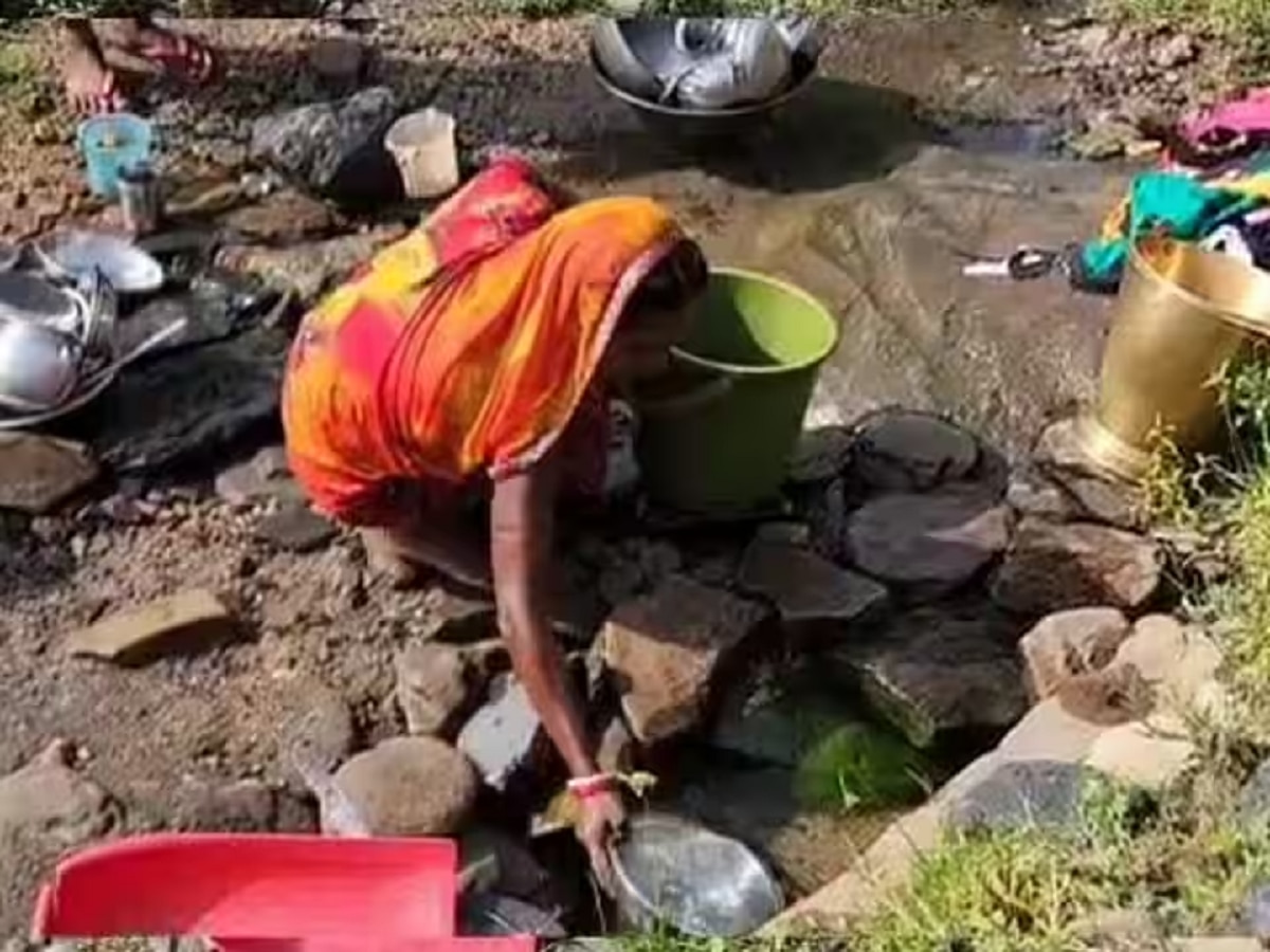 Water Crisis In Jharkhand people are forced to drink dirty water of ...
