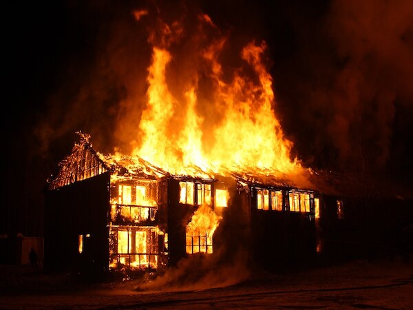 bihar fire brigade Cylinder explosion in Munger and massive fire in ...