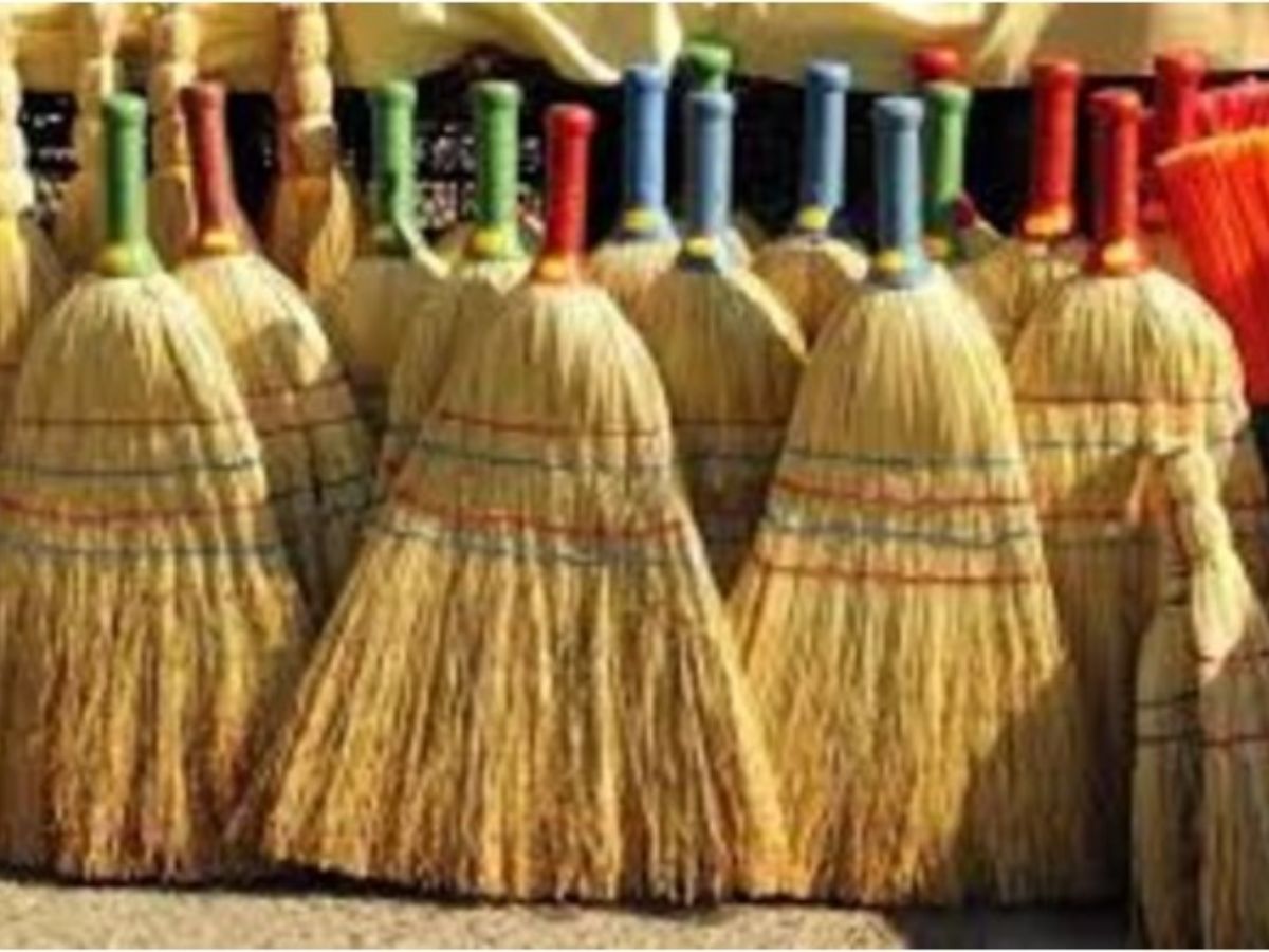 Jhadu Ke Totke: झाड़ू के इन टोटके से मालामाल हो जाएंगे आप, बना रहता है ...