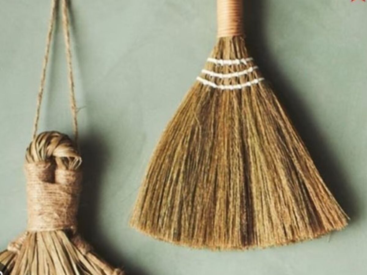 Jhadu Ke Totke: झाड़ू के इन टोटके से मालामाल हो जाएंगे आप, बना रहता है ...
