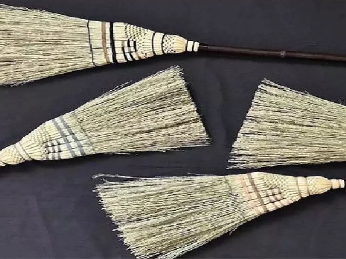 Jhadu Ke Totke: झाड़ू के इन टोटके से मालामाल हो जाएंगे आप, बना रहता है ...