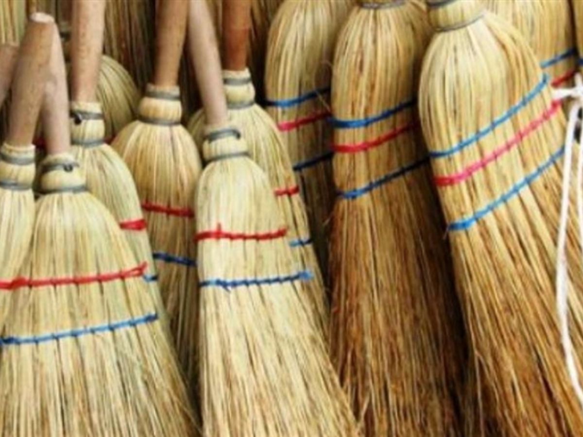 Jhadu Ke Totke: झाड़ू के इन टोटके से मालामाल हो जाएंगे आप, बना रहता है ...