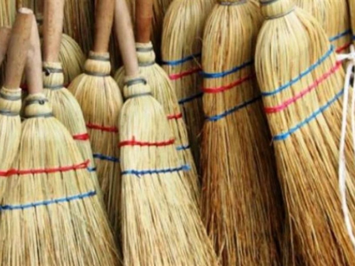 Jhadu Ke Totke: झाड़ू के इन टोटके से मालामाल हो जाएंगे आप, बना रहता है ...