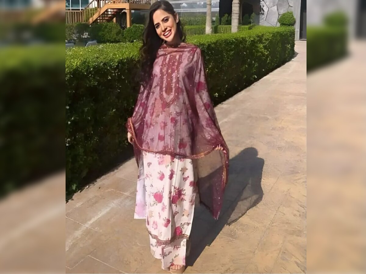 Urfi jawed in normal cloths new bold look of Uorfi bollywood hot bikini ...