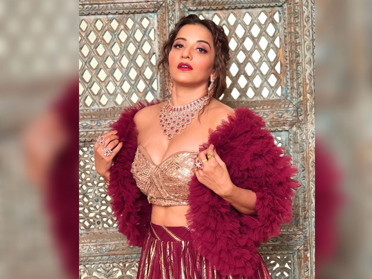 Bhojpuri actress Monalisa added a dash of boldness people lost heart after seeing | Monalisa ...