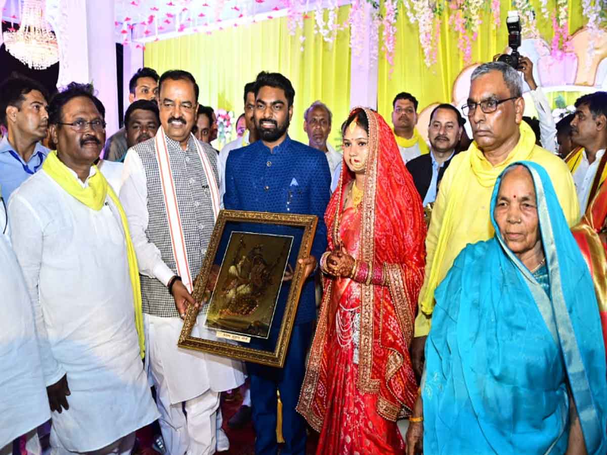 reception of OP Rajbhar's son presence of BJP leaders indicates a new ...