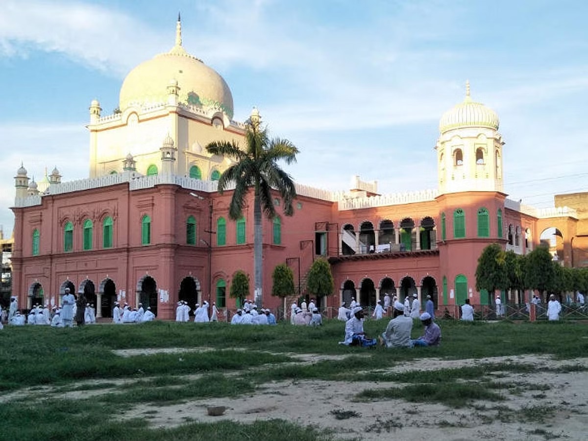 Darul Uloom Deoband new fatwa students will not get english education