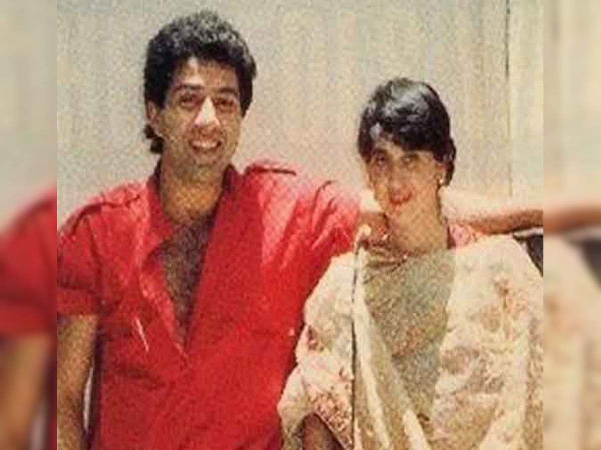 Karan deol wedding with drisha acharya meet sunny deol and bobby deol ...